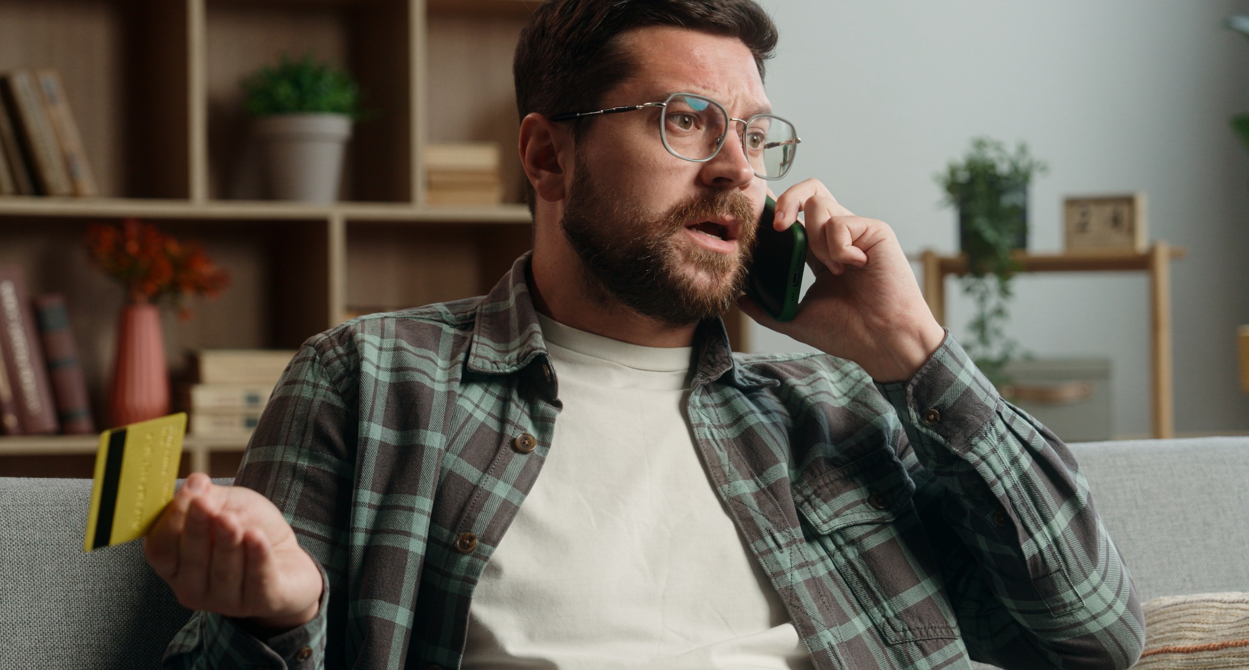 What is a credit card default and why does it matter? - Cardratings.com